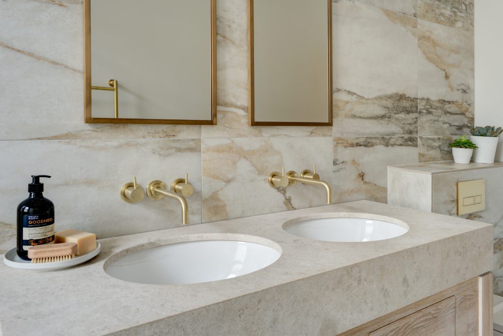 » Cotswold Bathroom by Obsidian Interiors