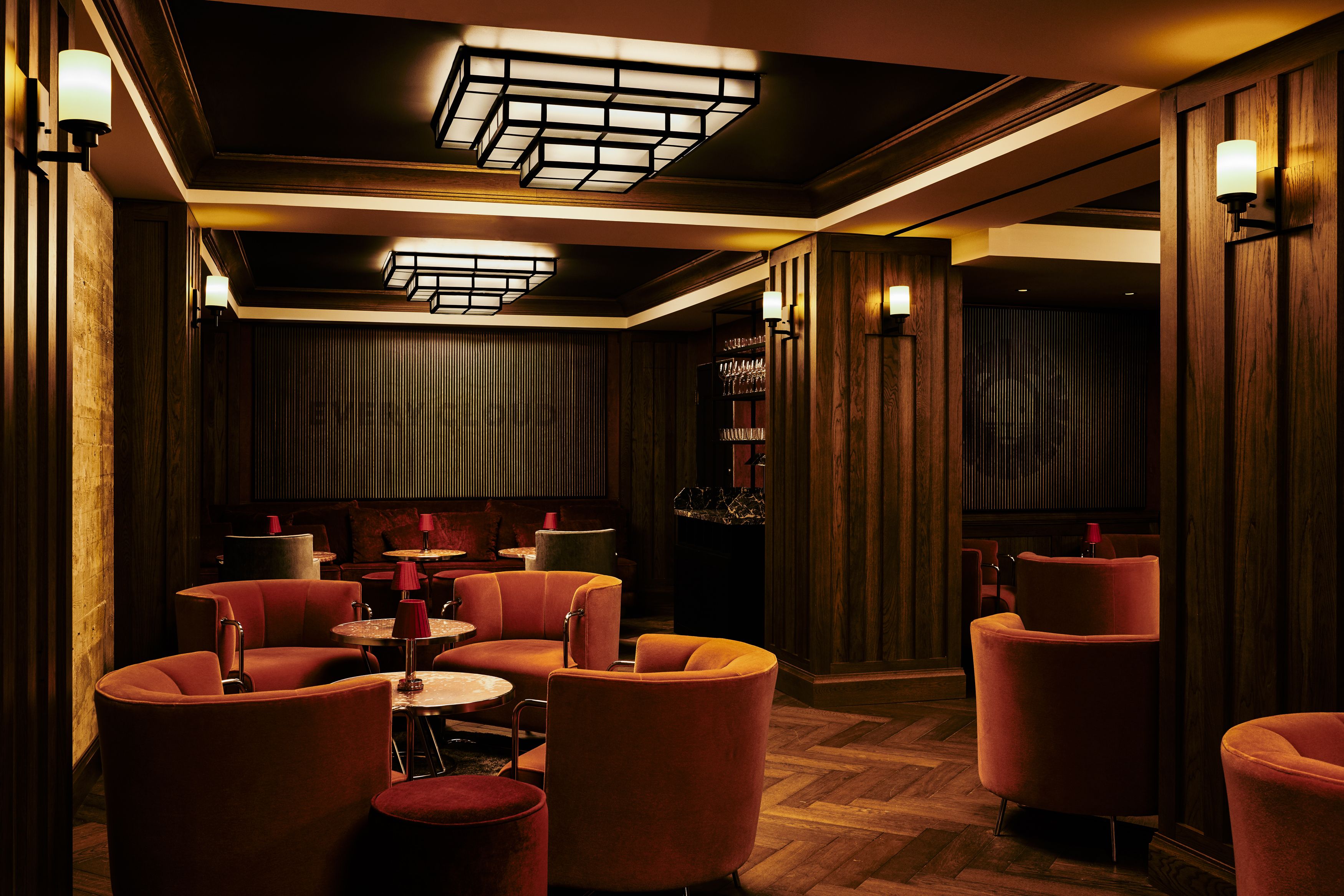 » Silver Lyan by Lore Group